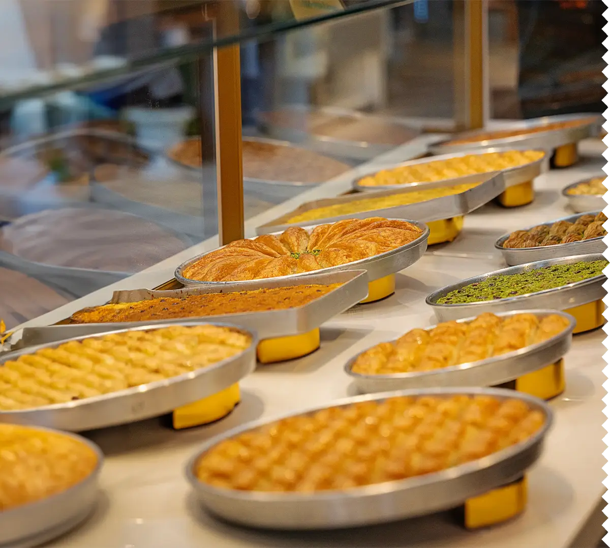 Baklava Sanatı | El Açması Baklava Çeşitleri – Alaybeyoğlu 1972 ...